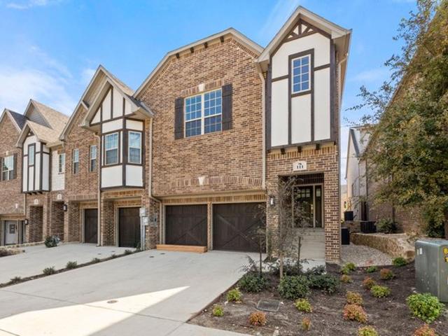111 Kensington Dr, Lewisville, TX 75067