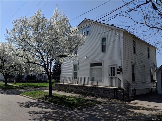 111 Kibbee St, Mount Clemens, MI 48043