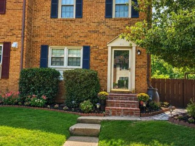111 Kings Mill Dr, Fredericksburg, VA 22401