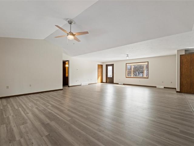 111 Holsing Ln
