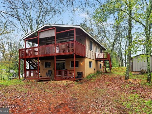 111 Horseshoe Ln, Lords Valley, PA 18428