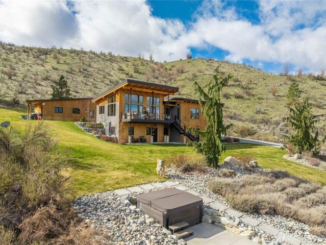 111 Hawks Meadow Rd, Chelan, WA 98816