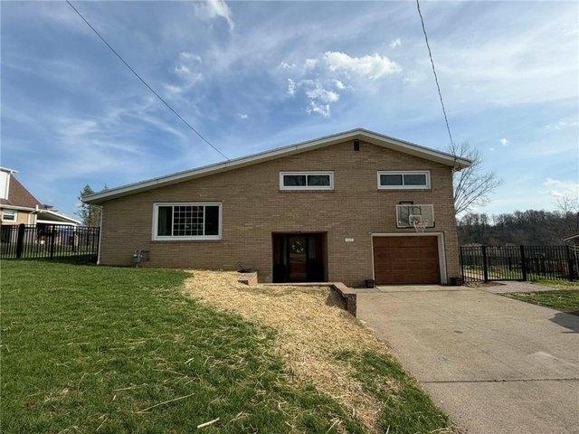 111 Hague Ln, Uniontown, PA 15401