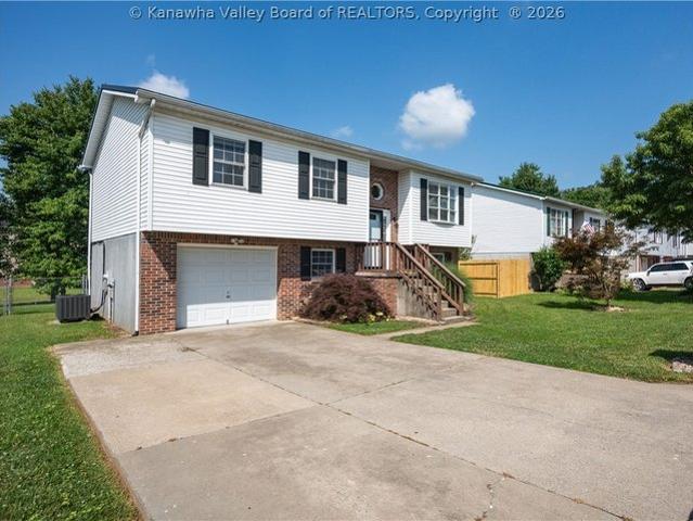 111 Hampton Ln, Hurricane, WV 25526