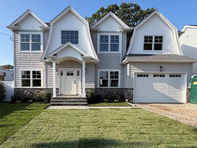 111 Jackson Ave, Massapequa Park, NY 11762
