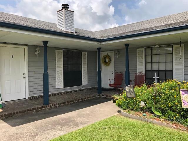 111 Omega St, Belle Chasse, LA 70037 | MLS #2535