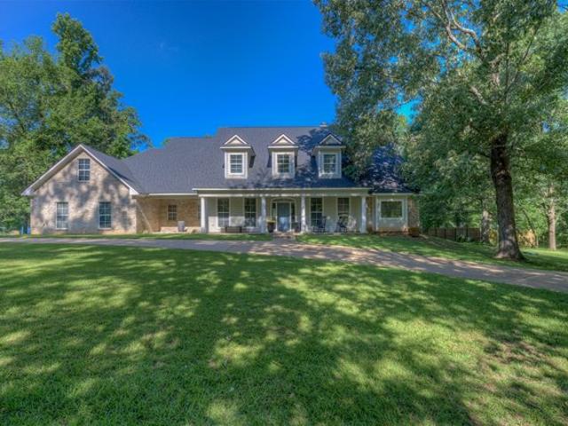 111 Oak Leaf Trl, Benton, LA 71006