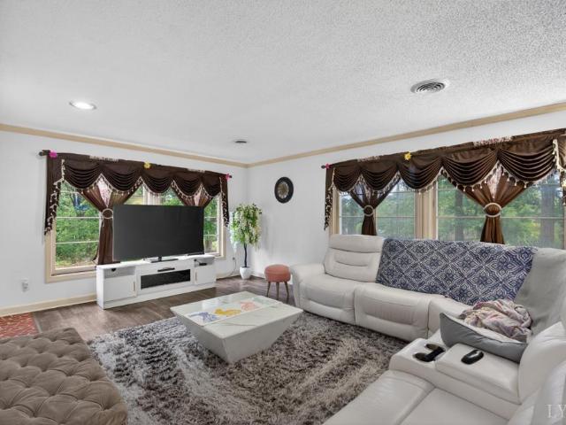 111 Oaklawn Terrace