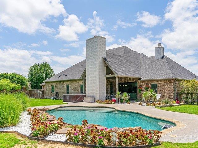 111 Old Base Rd, Aurora, TX 76078