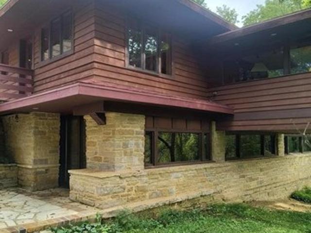 111 Old Darlington Rd, Mineral Point, WI 53565