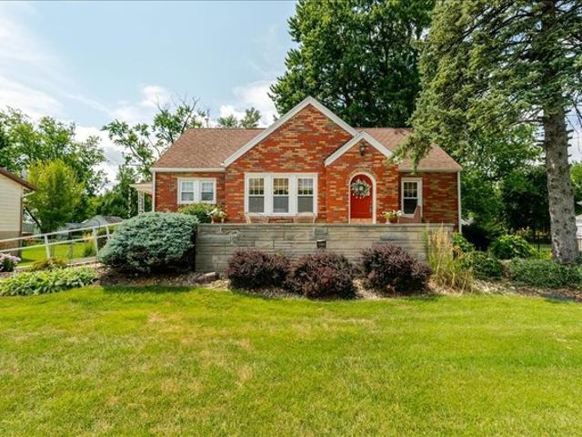 111 Loren St, Washington, IL 61571
