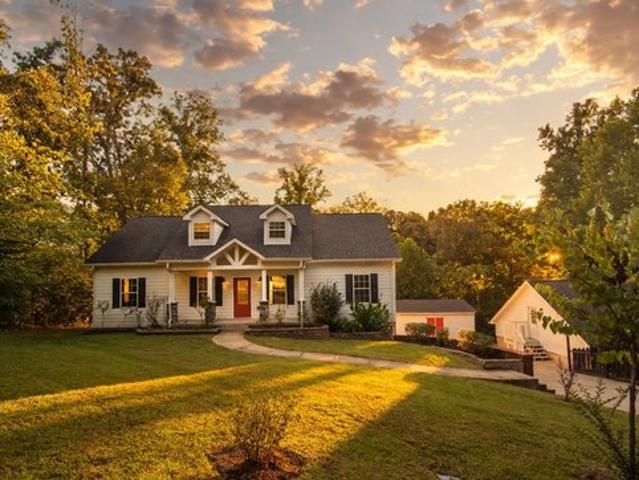 111 Lakeland Dr, Dover, TN 37058