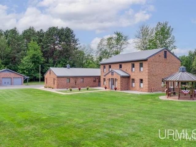 111 Lara Lei Trl, Marquette, MI 49855