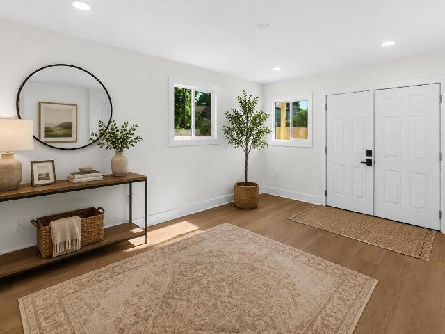 111 Lewis St