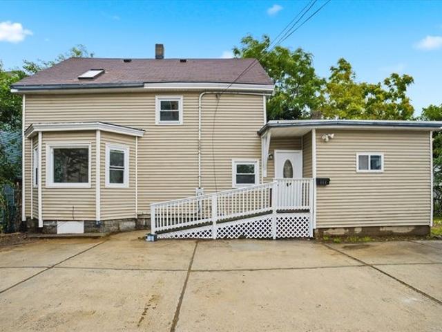 111 Liberty St, Lowell, MA 01851