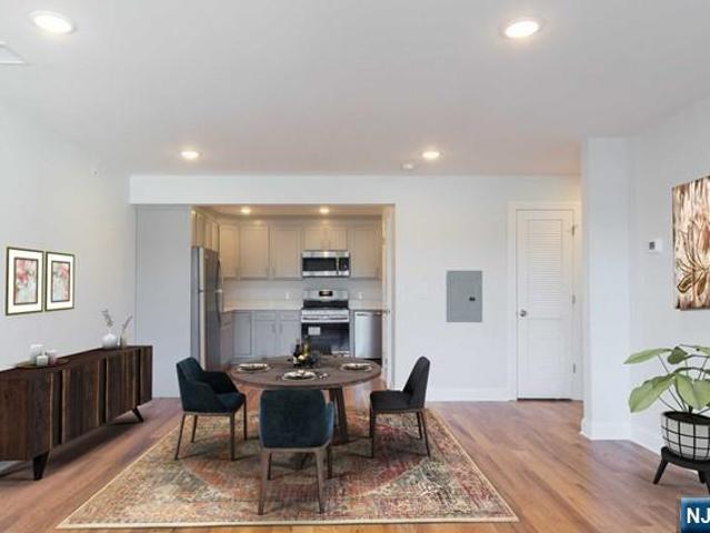 111 Monroe Street # 15