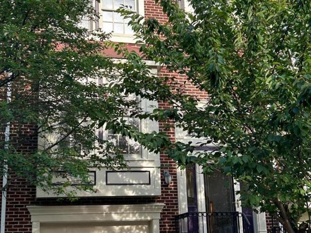 111 Maximillian Court SW