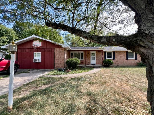 111 Magnolia Dr, Villa Grove, IL 61956 | MLS #12473