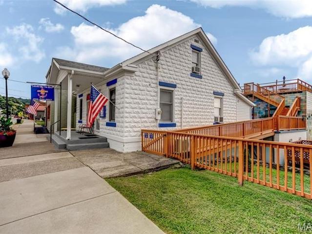 111 Main St E, Grafton, IL 62037