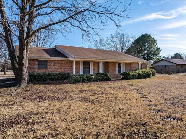 111 Meadowlark Ln, Durant, OK 74701