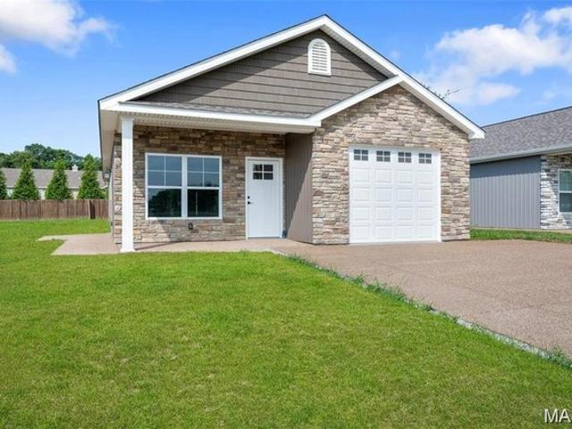 111 Meadowview Ct, Elsberry, MO 63343