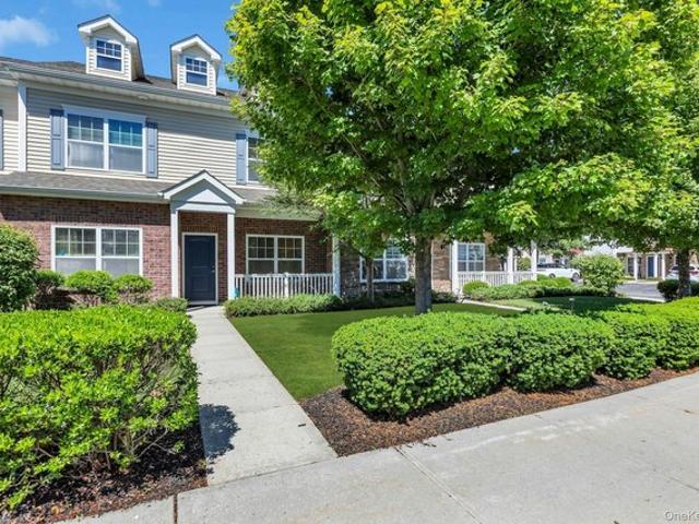 111 Millie Ct, Patchogue, NY 11772