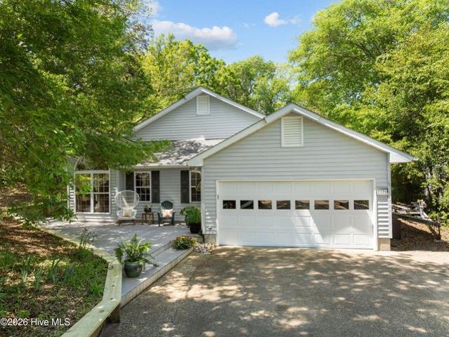 111 Mimosa Blvd, Pine Knoll Shores, NC 28512