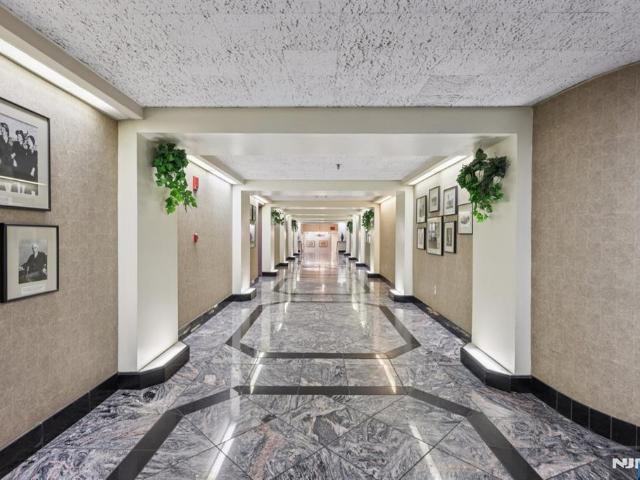111 Mulberry St, Unit 2V, Newark, NJ 07102 | MLS #26011 | Compass