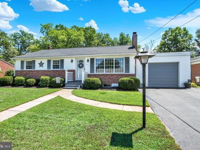 111 N 6th St, Mount Wolf, PA 17347