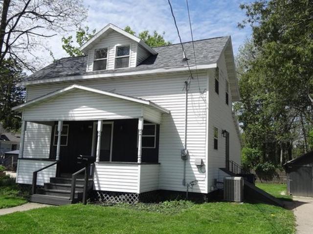111 N 12th St, Clintonville, WI 54929