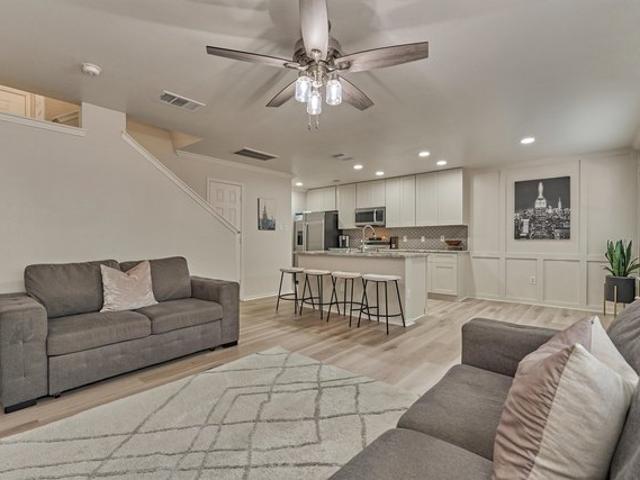 111 N Villa Oaks Dr, The Woodlands, TX 77382