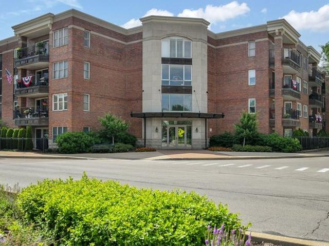 111 N Wheaton Ave Unit 103, Wheaton, IL 60187