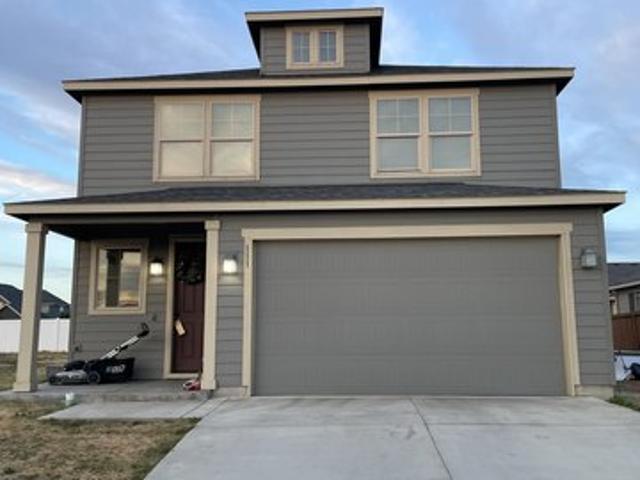 111 N Zeus St, Moxee, WA 98936