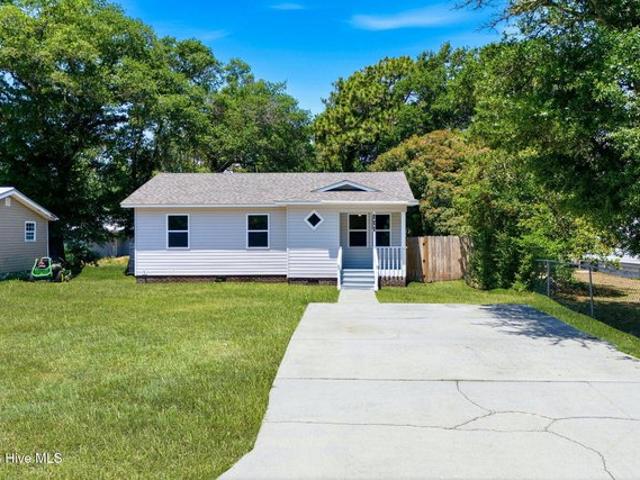 111 NE 20th St, Oak Island, NC 28465