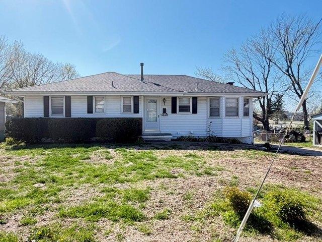 111 NW 17th St, Blue Springs, MO 64015