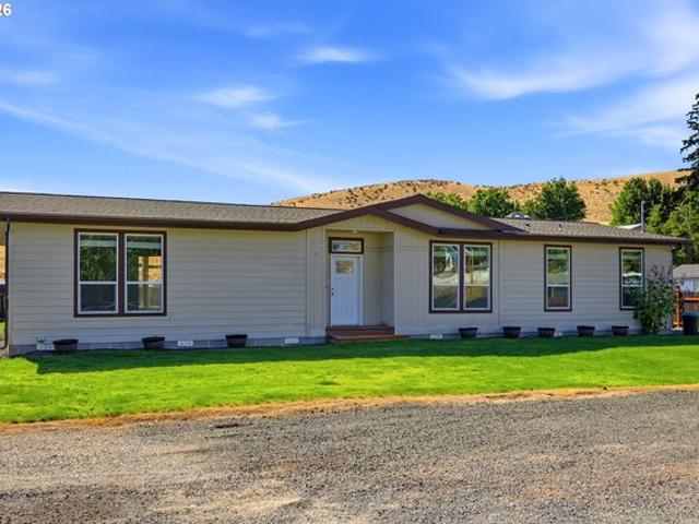 111 NW Vanderpool St, Dufur, OR 97021