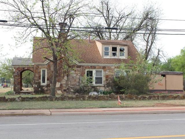 111 S 7th Ave, Munday, TX 76371