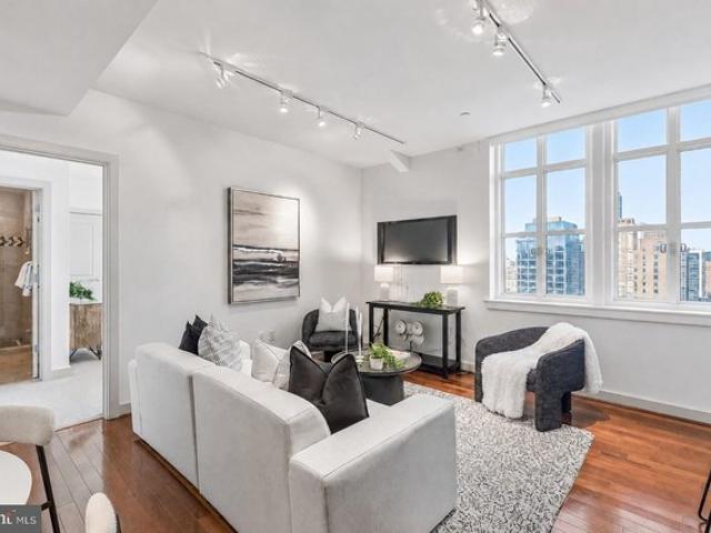 111 S 15th St Apt 2204, Philadelphia, PA 19102
