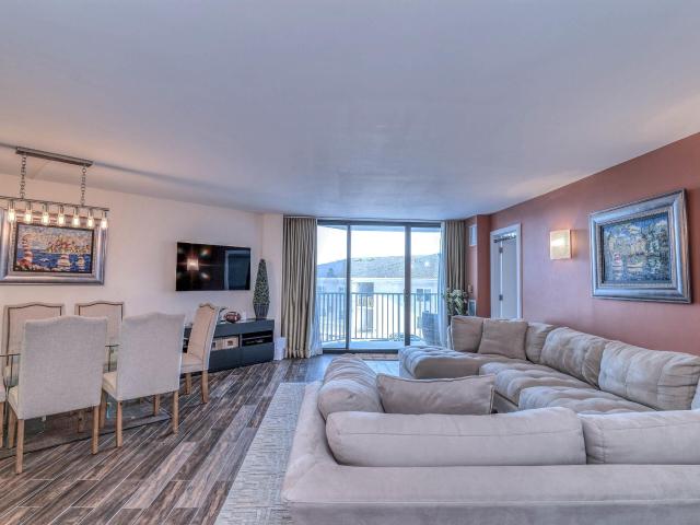 111 S 16th Ave