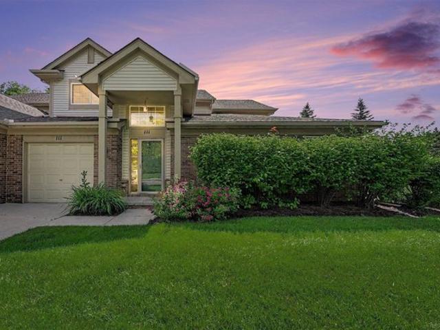 111 S Vista Dr, Auburn Hills, MI 48326