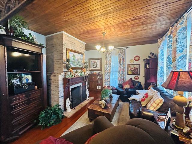 111 S Masonic St, Bellville, TX 77418 | MLS #17901