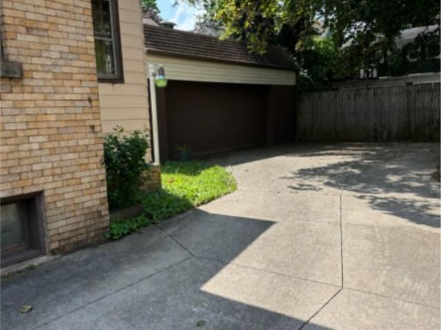 111 S Rose Boulevard