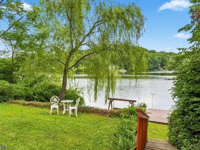 111 S Shore Dr, Wantage Township, NJ 07461