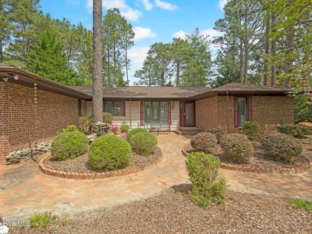111 Somerset Ln, Seven Lakes, NC 27376