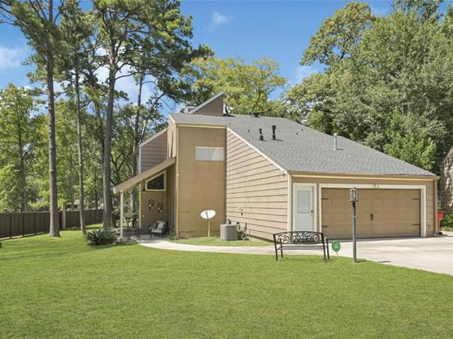 111 Springs Edge Dr, Conroe, TX 77356