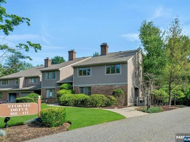 111 Storms Dr, Mahwah, NJ 07430