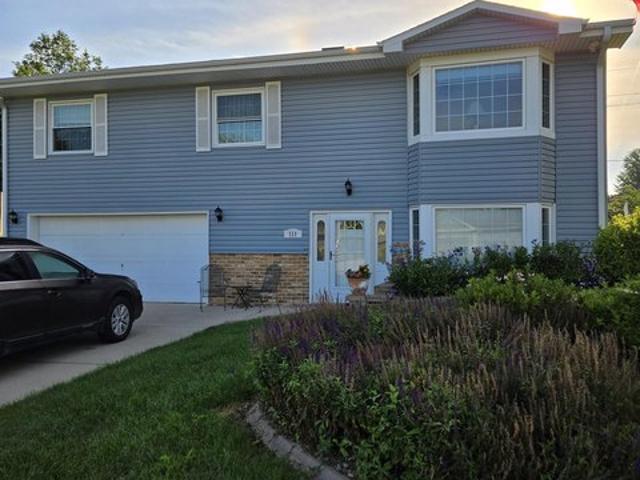 111 Summerset Cir, Papillion, NE 68133