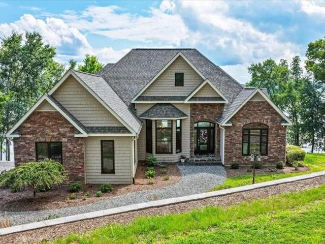 111 Sunset Dr, Clarksville, VA 23927