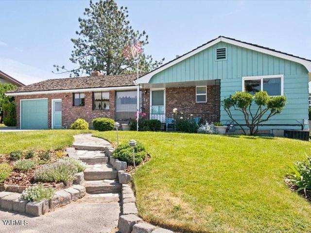 111 Sunset Way, Zillah, WA 98953
