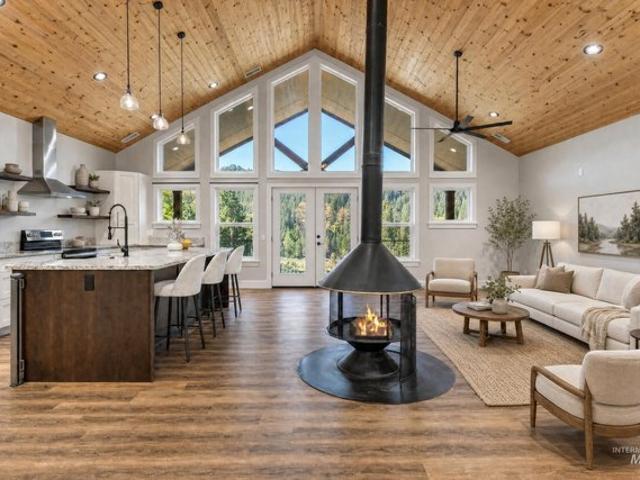 111 Swan Ln, Boise, ID 83716